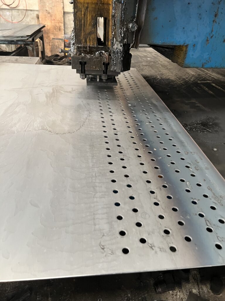 Chapa de acero perforada con agujeros circulares - KEHUAN STEEL